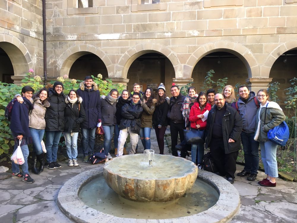 Los jóvenes en Covadonga y Santo Toribio de Liébana – Santa María del Pinar